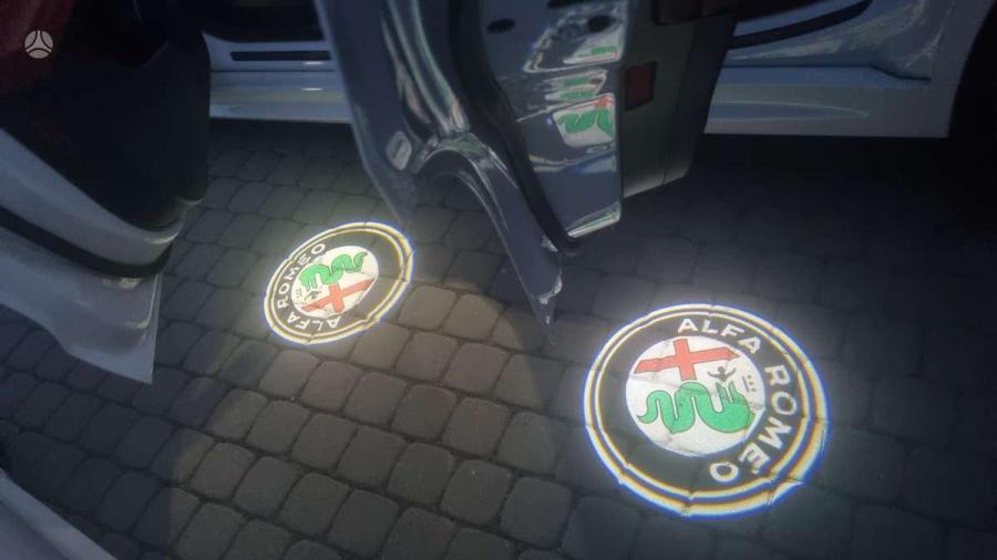 White Alfa Romeo Stelvio 2017 in Palanga, with an engine capacity of 2.14 L and mileage of 248 thousand km for 14500 €, photo 20 on AUTOMOTO.COM.LV