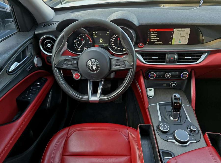 White Alfa Romeo Stelvio 2017 in Taurage, with an engine capacity of 2.10 L and mileage of 251 thousand km for 13700 €, photo 16 on AUTOMOTO.COM.LV