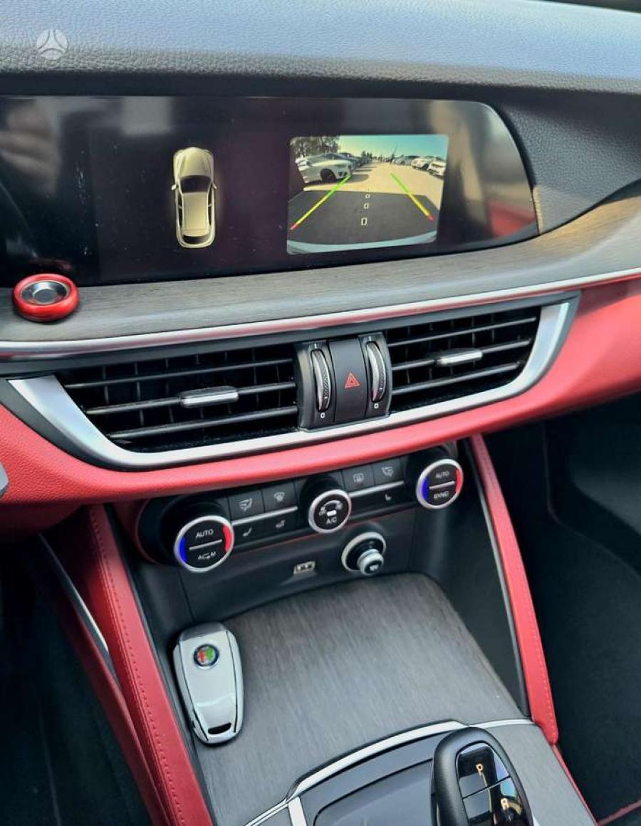 White Alfa Romeo Stelvio 2017 in Taurage, with an engine capacity of 2.10 L and mileage of 251 thousand km for 13700 €, photo 18 on AUTOMOTO.COM.LV