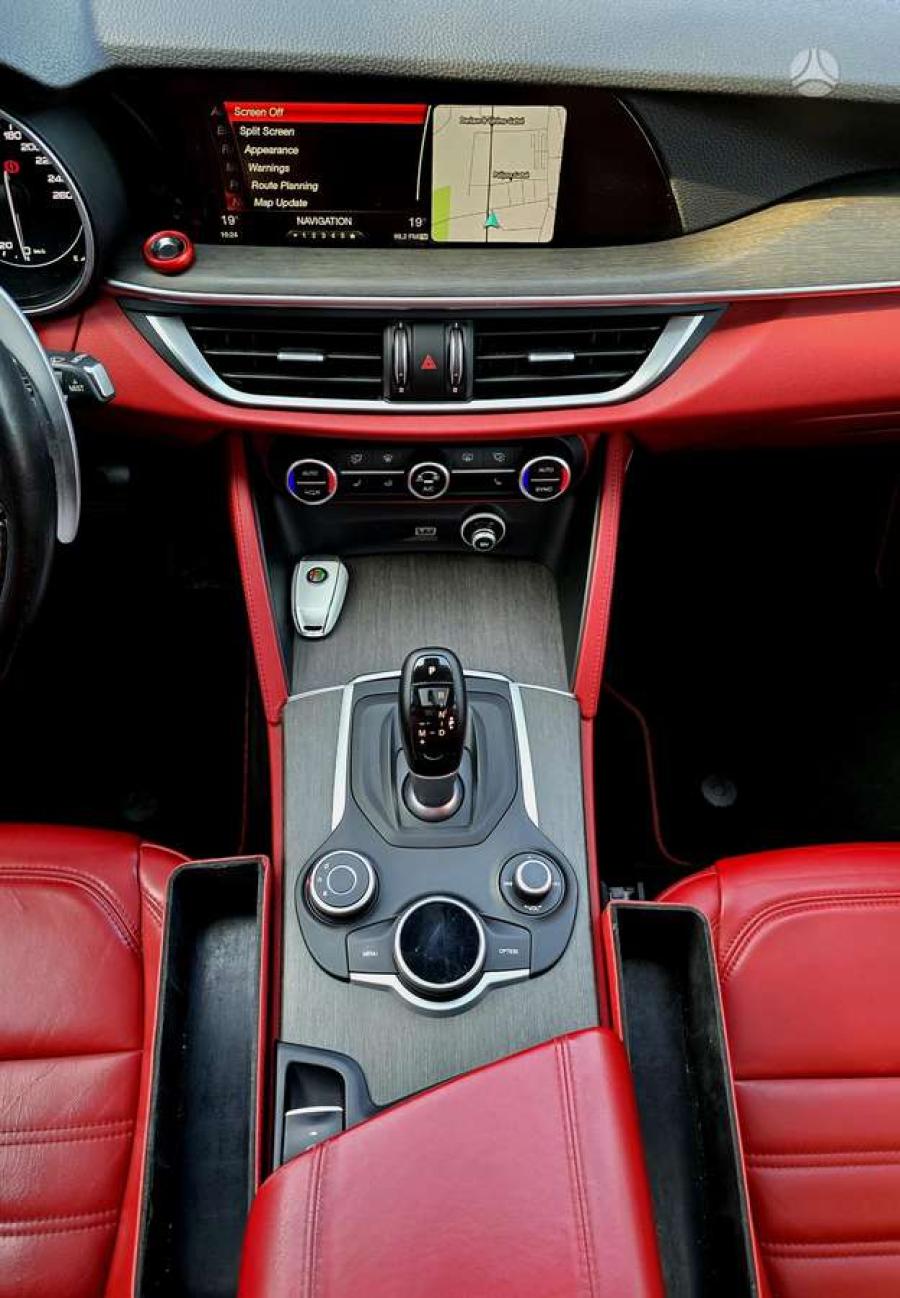White Alfa Romeo Stelvio 2017 in Taurage, with an engine capacity of 2.10 L and mileage of 251 thousand km for 13700 €, photo 21 on AUTOMOTO.COM.LV