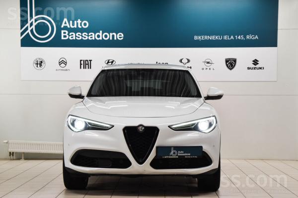 White Alfa Romeo Stelvio 2018 in Riga, with an engine capacity of 2.00 L and mileage of 138 thousand km for 21990 €, photo 2 on AUTOMOTO.COM.LV