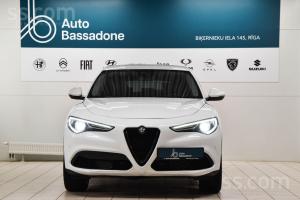 White Alfa Romeo Stelvio 2018 in Riga, with an engine capacity of 2.00 L and mileage of 138 thousand km for 21990 €, photo 2 on AUTOMOTO.COM.LV