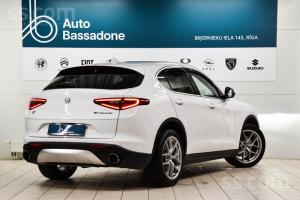 White Alfa Romeo Stelvio 2018 in Riga, with an engine capacity of 2.00 L and mileage of 138 thousand km for 21990 €, photo 5 on AUTOMOTO.COM.LV