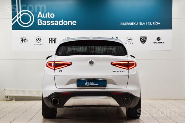 White Alfa Romeo Stelvio 2018 in Riga, with an engine capacity of 2.00 L and mileage of 138 thousand km for 21990 €, photo 6 on AUTOMOTO.COM.LV