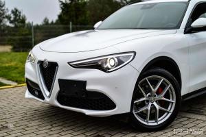 White Alfa Romeo Stelvio 2018 in Kretinga, with an engine capacity of 2.00 L and mileage of 66 thousand km for 17400 €, photo 2 on AUTOMOTO.COM.LV