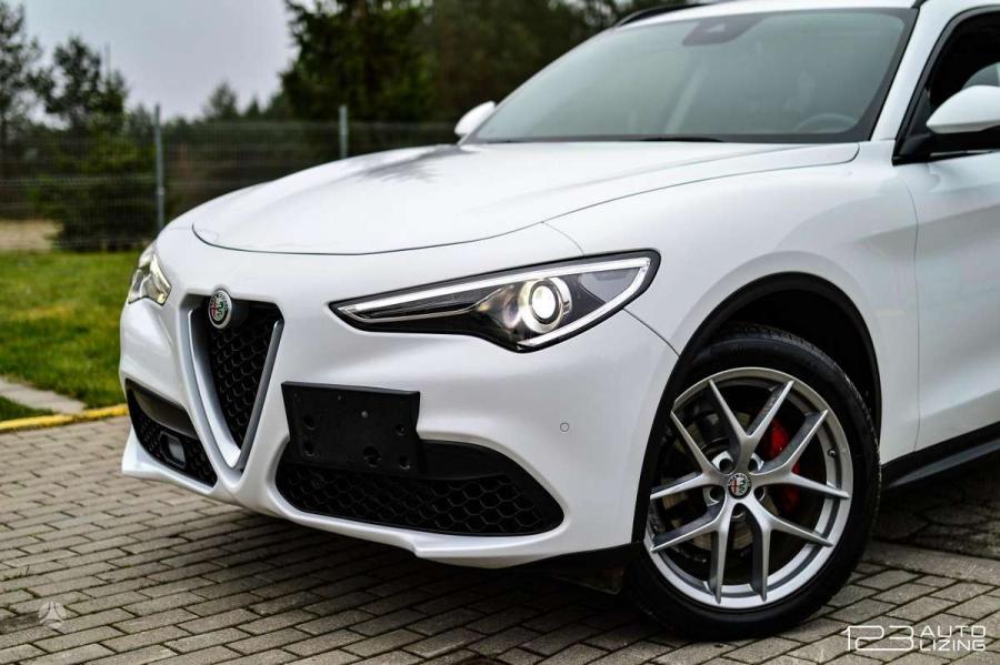 White Alfa Romeo Stelvio 2018 in Kretinga, with an engine capacity of 2.00 L and mileage of 66 thousand km for 17400 €, photo 2 on AUTOMOTO.COM.LV