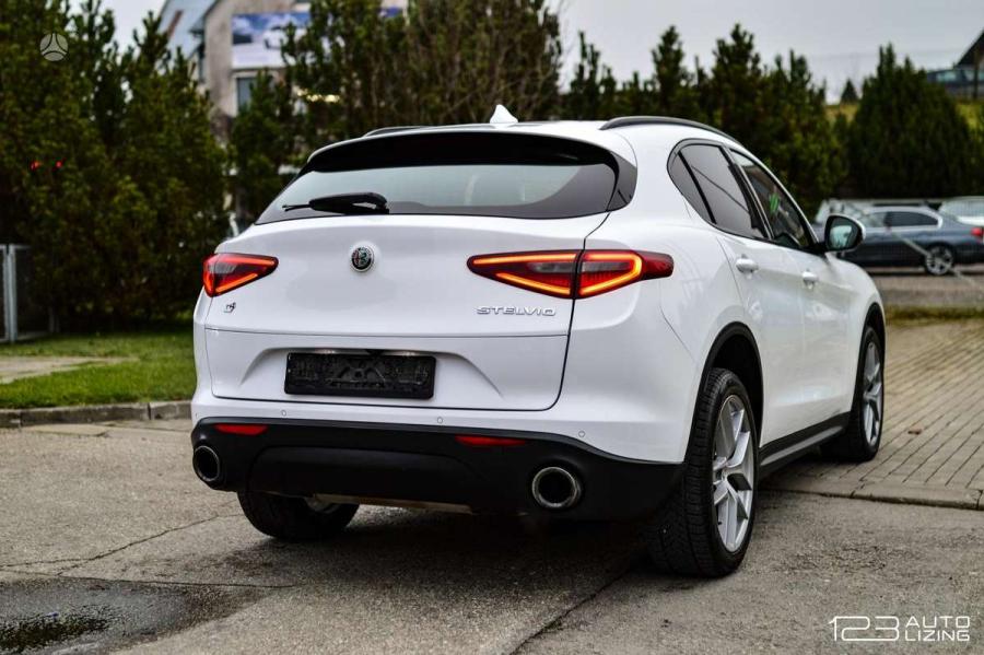 White Alfa Romeo Stelvio 2018 in Kretinga, with an engine capacity of 2.00 L and mileage of 66 thousand km for 17400 €, photo 7 on AUTOMOTO.COM.LV