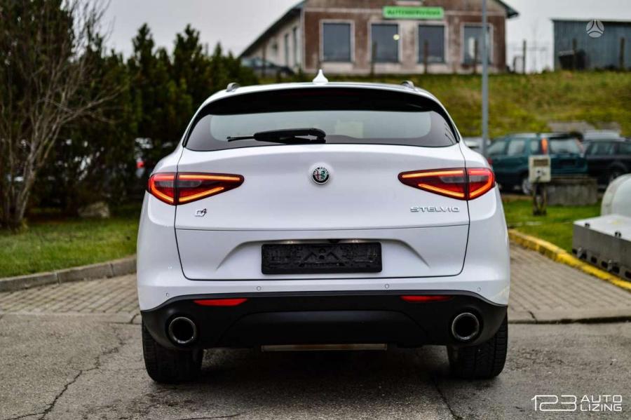 White Alfa Romeo Stelvio 2018 in Kretinga, with an engine capacity of 2.00 L and mileage of 66 thousand km for 17400 €, photo 8 on AUTOMOTO.COM.LV