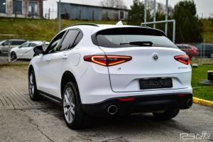White Alfa Romeo Stelvio 2018 in Kretinga, with an engine capacity of 2.00 L and mileage of 66 thousand km for 17400 €, photo 9 on AUTOMOTO.COM.LV