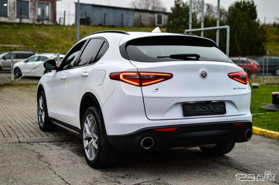 White Alfa Romeo Stelvio 2018 in Kretinga, with an engine capacity of 2.00 L and mileage of 66 thousand km for 17400 €, photo 9 on AUTOMOTO.COM.LV