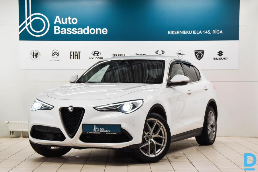 White Alfa Romeo Stelvio 2018 in Riga, with an engine capacity of 2.00 L and mileage of 138 thousand km for 21990 €, photo 1 on AUTOMOTO.COM.LV