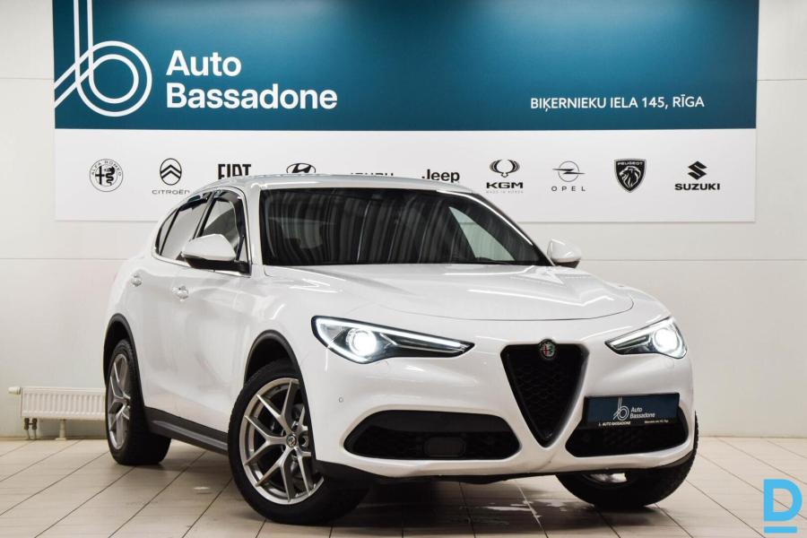 White Alfa Romeo Stelvio 2018 in Riga, with an engine capacity of 2.00 L and mileage of 138 thousand km for 21990 €, photo 2 on AUTOMOTO.COM.LV