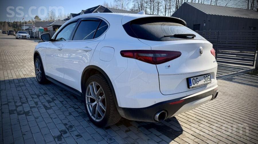 Balts Alfa Romeo Stelvio 2018 Rīga, ar dzinēja tilpumu 2.00 L un nobraukumu 137 tūkst. km par 16800 €, foto 5 vietnē AUTOMOTO.COM.LV