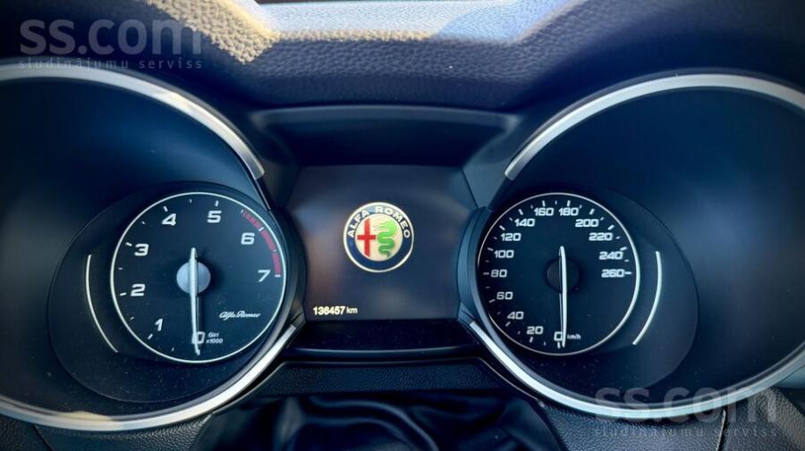 Balts Alfa Romeo Stelvio 2018 Rīga, ar dzinēja tilpumu 2.00 L un nobraukumu 137 tūkst. km par 16800 €, foto 12 vietnē AUTOMOTO.COM.LV