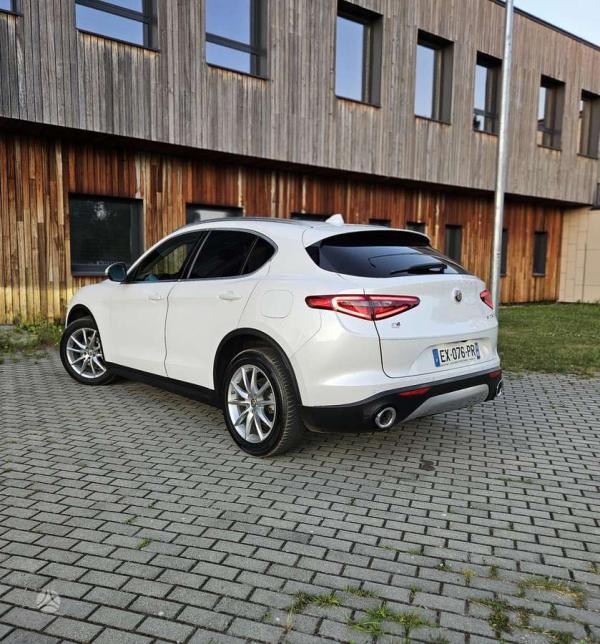 White Alfa Romeo Stelvio 2018 in Taurage, with an engine capacity of 2.14 L and mileage of 209 thousand km for 12800 €, photo 4 on AUTOMOTO.COM.LV