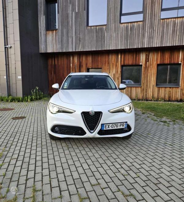 White Alfa Romeo Stelvio 2018 in Taurage, with an engine capacity of 2.14 L and mileage of 209 thousand km for 12800 €, photo 5 on AUTOMOTO.COM.LV