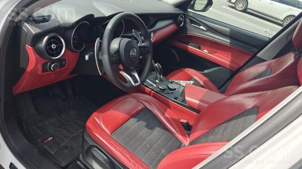 Balts Alfa Romeo Stelvio 2018 Rīga, ar dzinēja tilpumu 2.20 L un nobraukumu 230 tūkst. km par 14500 €, foto 3 vietnē AUTOMOTO.COM.LV