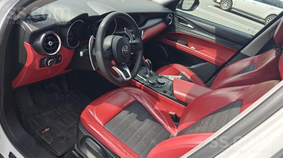 White Alfa Romeo Stelvio 2018 in Riga, with an engine capacity of 2.20 L and mileage of 232 thousand km for 9500 €, photo 4 on AUTOMOTO.COM.LV