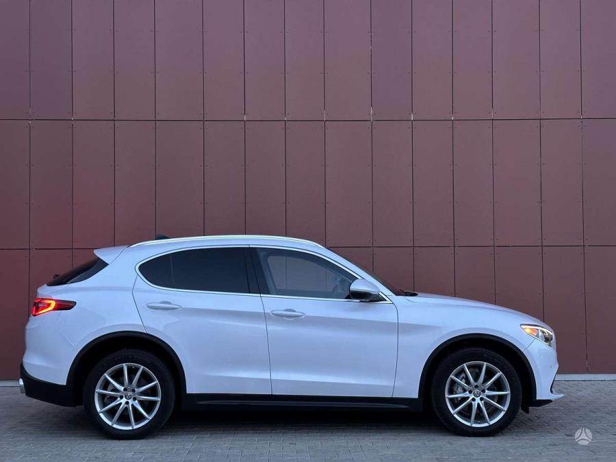 White Alfa Romeo Stelvio 2018 in Vilnius, with an engine capacity of 2.00 L and mileage of 146 thousand km for 18500 €, photo 7 on AUTOMOTO.COM.LV