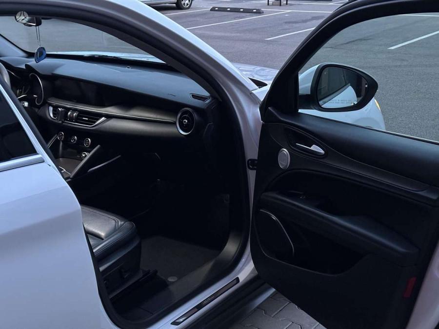 White Alfa Romeo Stelvio 2018 in Vilnius, with an engine capacity of 2.00 L and mileage of 146 thousand km for 18500 €, photo 15 on AUTOMOTO.COM.LV