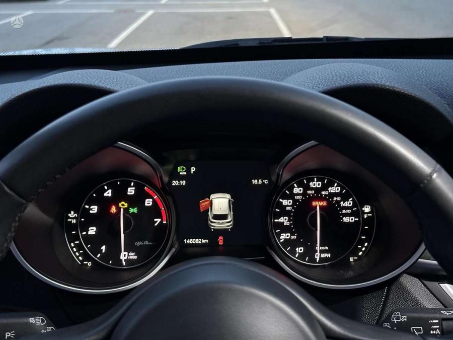White Alfa Romeo Stelvio 2018 in Vilnius, with an engine capacity of 2.00 L and mileage of 146 thousand km for 18500 €, photo 20 on AUTOMOTO.COM.LV