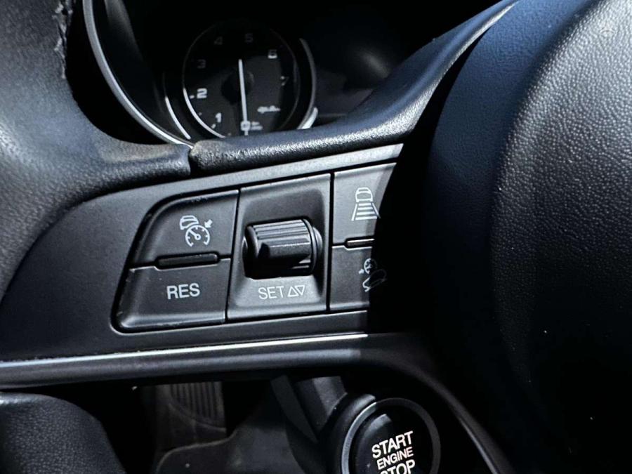 White Alfa Romeo Stelvio 2018 in Vilnius, with an engine capacity of 2.00 L and mileage of 146 thousand km for 18500 €, photo 21 on AUTOMOTO.COM.LV