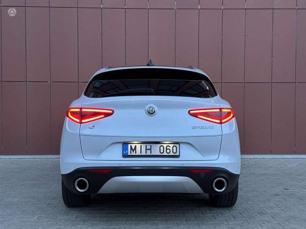 White Alfa Romeo Stelvio 2018 in Vilnius, with an engine capacity of 2.00 L and mileage of 146 thousand km for 18500 €, photo 5 on AUTOMOTO.COM.LV