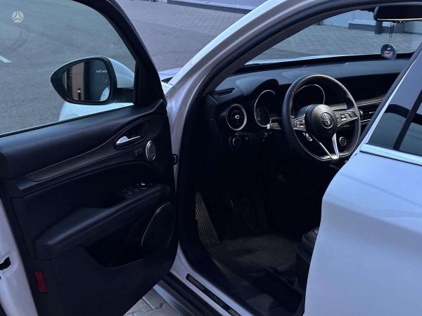 White Alfa Romeo Stelvio 2018 in Vilnius, with an engine capacity of 2.00 L and mileage of 146 thousand km for 18500 €, photo 10 on AUTOMOTO.COM.LV