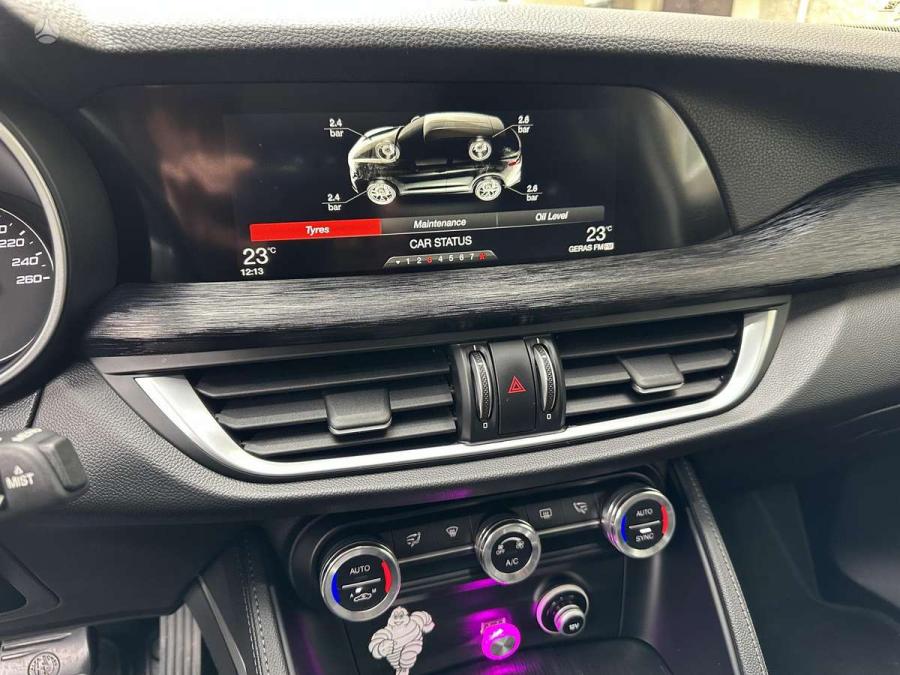 Balts Alfa Romeo Stelvio 2019 Kauņa, ar dzinēja tilpumu 2.14 L un nobraukumu 196 tūkst. km par 18890 €, foto 27 vietnē AUTOMOTO.COM.LV