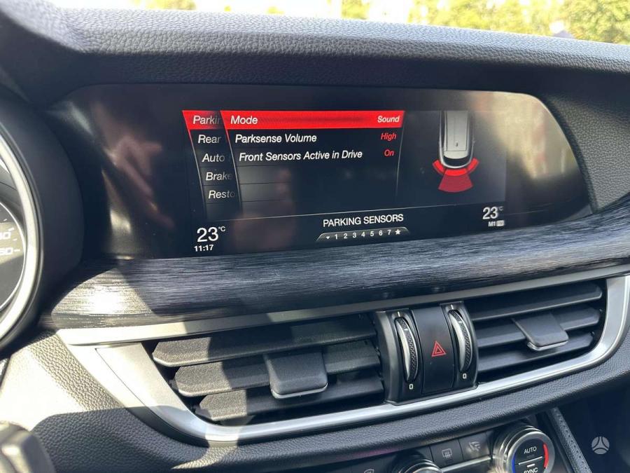 Balts Alfa Romeo Stelvio 2019 Kauņa, ar dzinēja tilpumu 2.14 L un nobraukumu 196 tūkst. km par 18890 €, foto 28 vietnē AUTOMOTO.COM.LV
