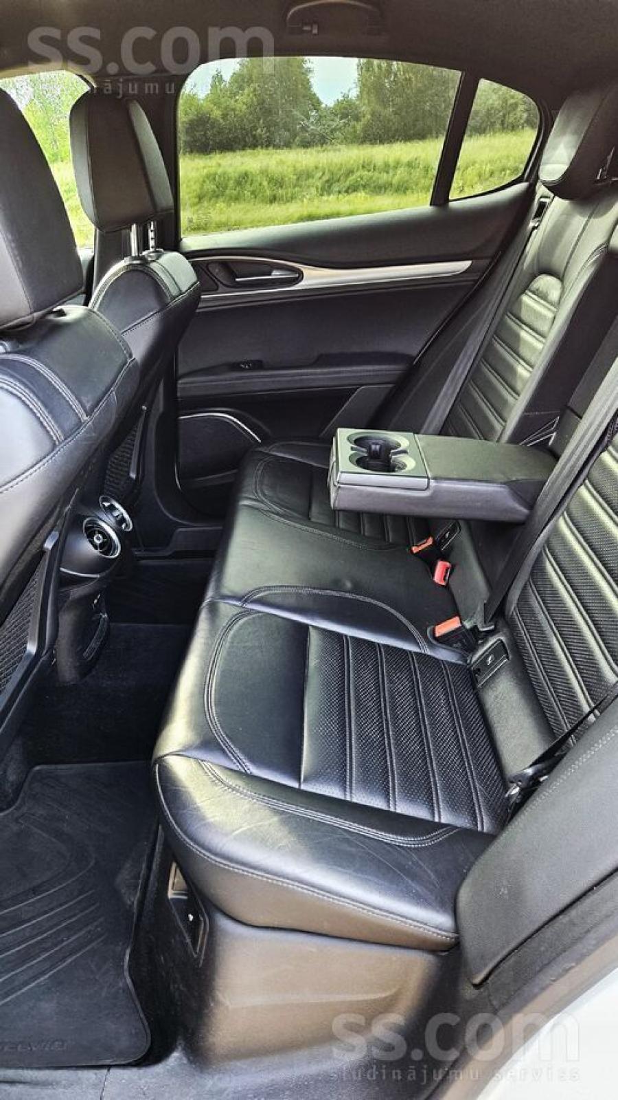 Balts Alfa Romeo Stelvio 2020 Rīga, ar dzinēja tilpumu 2.00 L un nobraukumu 197 tūkst. km par 20990 €, foto 6 vietnē AUTOMOTO.COM.LV