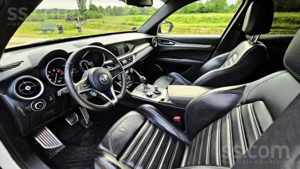 Balts Alfa Romeo Stelvio 2020 Rīga, ar dzinēja tilpumu 2.00 L un nobraukumu 199 tūkst. km par 20990 €, foto 3 vietnē AUTOMOTO.COM.LV