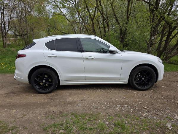 White Alfa Romeo Stelvio 2020 in Vilnius, with an engine capacity of 2.00 L and mileage of 84 thousand km for 26000 €, photo 5 on AUTOMOTO.COM.LV