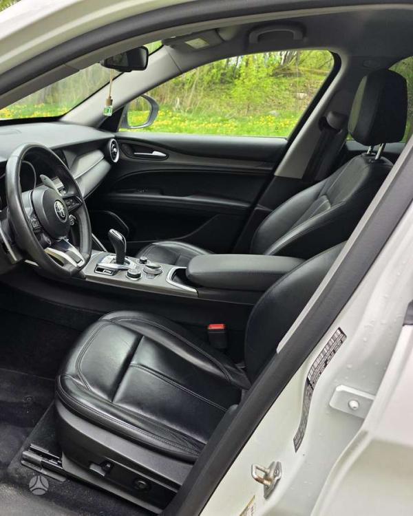 White Alfa Romeo Stelvio 2020 in Vilnius, with an engine capacity of 2.00 L and mileage of 84 thousand km for 26000 €, photo 9 on AUTOMOTO.COM.LV