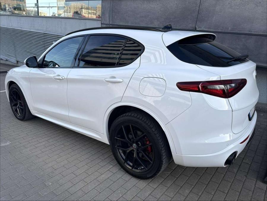 White Alfa Romeo Stelvio 2021 in Vilnius, with an engine capacity of 2.00 L and mileage of 64 thousand km for 18900 €, photo 3 on AUTOMOTO.COM.LV