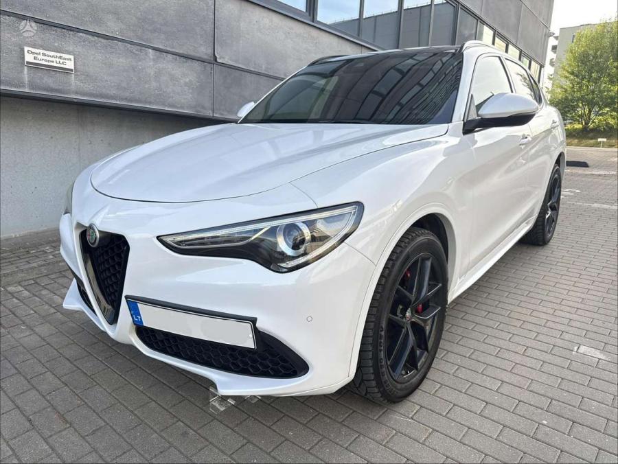 White Alfa Romeo Stelvio 2021 in Vilnius, with an engine capacity of 2.00 L and mileage of 64 thousand km for 18900 €, photo 5 on AUTOMOTO.COM.LV