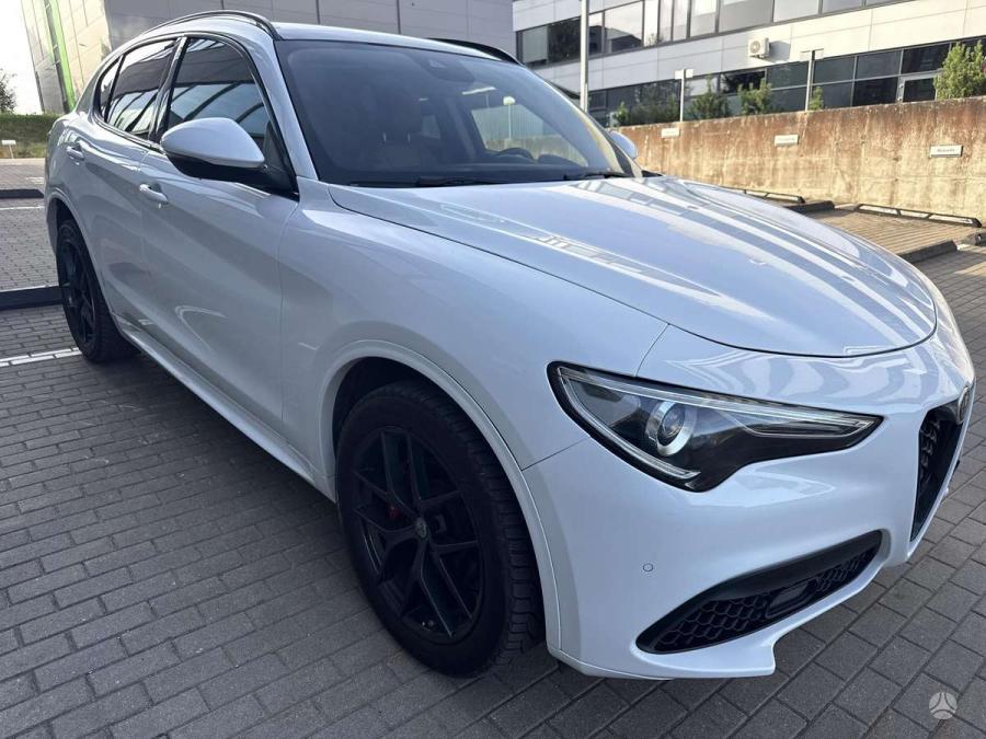White Alfa Romeo Stelvio 2021 in Vilnius, with an engine capacity of 2.00 L and mileage of 64 thousand km for 18900 €, photo 6 on AUTOMOTO.COM.LV