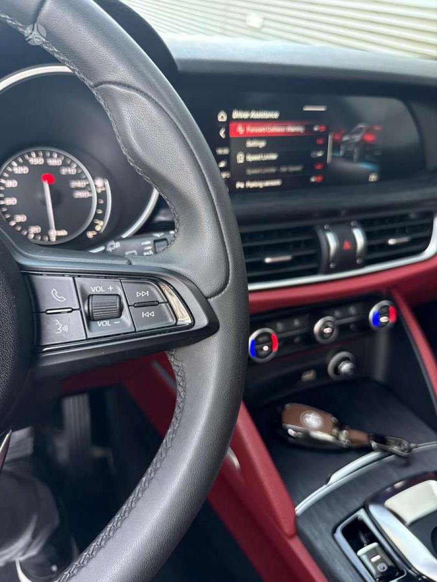 White Alfa Romeo Stelvio 2021 in Vilnius, with an engine capacity of 2.00 L and mileage of 64 thousand km for 18900 €, photo 19 on AUTOMOTO.COM.LV