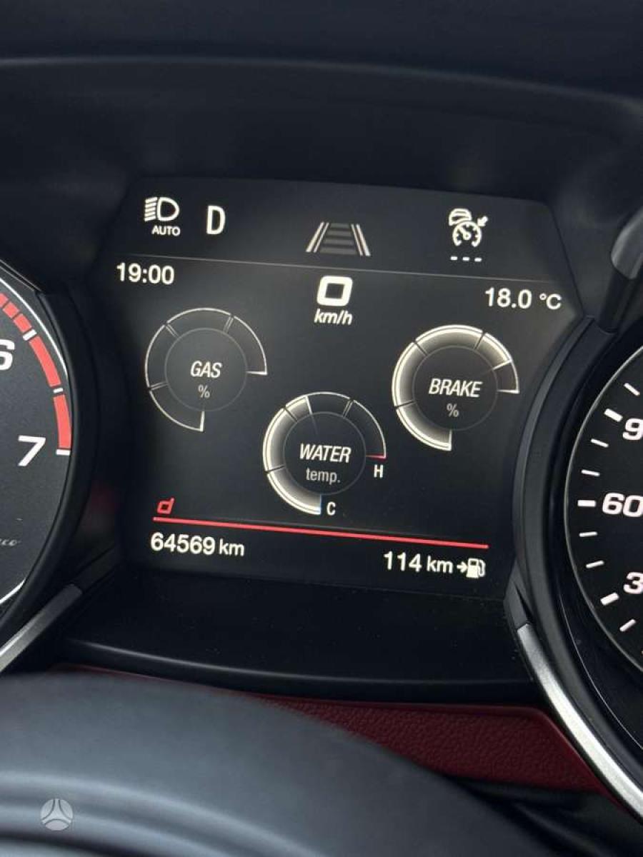 White Alfa Romeo Stelvio 2021 in Vilnius, with an engine capacity of 2.00 L and mileage of 64 thousand km for 18900 €, photo 24 on AUTOMOTO.COM.LV