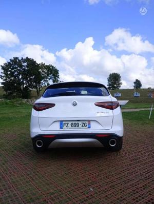 White Alfa Romeo Stelvio 2021 in Kaunas, with an engine capacity of 2.14 L and mileage of 237 thousand km for 13150 €, photo 6 on AUTOMOTO.COM.LV