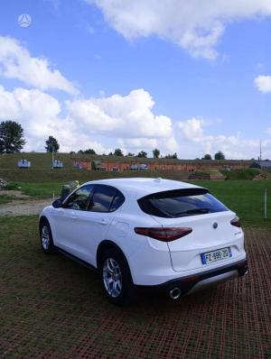 White Alfa Romeo Stelvio 2021 in Kaunas, with an engine capacity of 2.14 L and mileage of 237 thousand km for 13150 €, photo 7 on AUTOMOTO.COM.LV