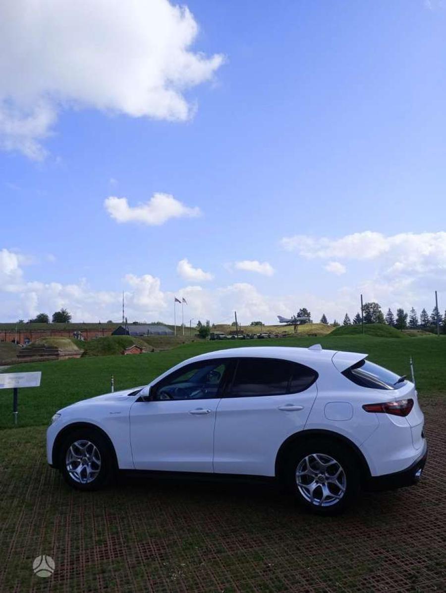 White Alfa Romeo Stelvio 2021 in Kaunas, with an engine capacity of 2.14 L and mileage of 237 thousand km for 13150 €, photo 8 on AUTOMOTO.COM.LV