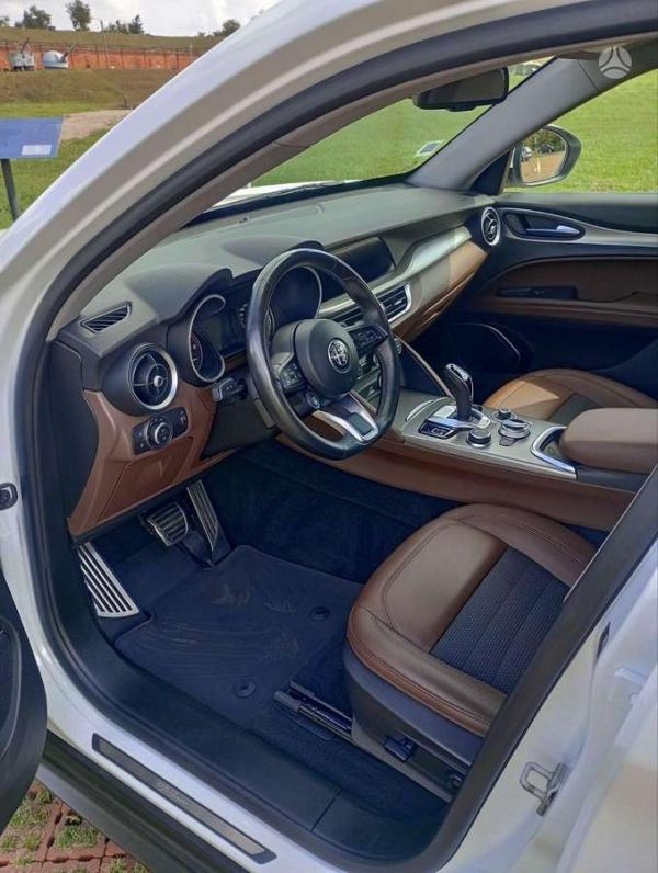 White Alfa Romeo Stelvio 2021 in Kaunas, with an engine capacity of 2.14 L and mileage of 237 thousand km for 13150 €, photo 9 on AUTOMOTO.COM.LV