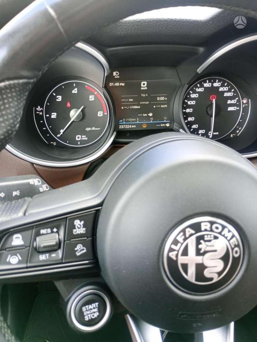 White Alfa Romeo Stelvio 2021 in Kaunas, with an engine capacity of 2.14 L and mileage of 237 thousand km for 13150 €, photo 16 on AUTOMOTO.COM.LV