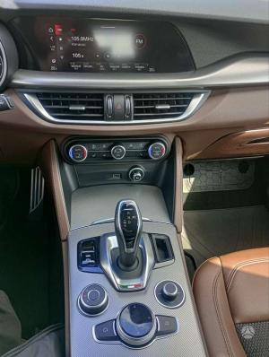 White Alfa Romeo Stelvio 2021 in Kaunas, with an engine capacity of 2.14 L and mileage of 237 thousand km for 13150 €, photo 17 on AUTOMOTO.COM.LV
