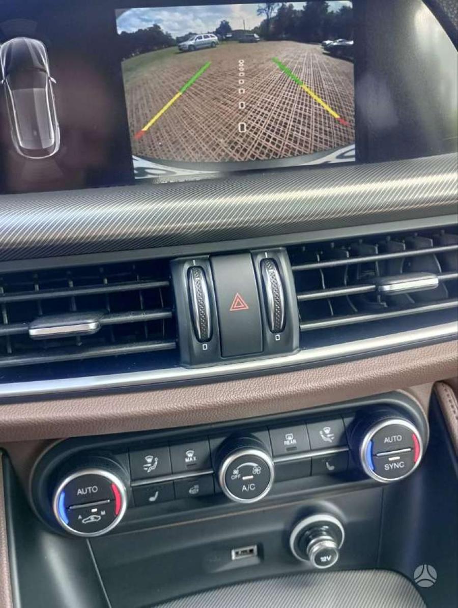 White Alfa Romeo Stelvio 2021 in Kaunas, with an engine capacity of 2.14 L and mileage of 237 thousand km for 13150 €, photo 19 on AUTOMOTO.COM.LV