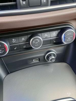 White Alfa Romeo Stelvio 2021 in Kaunas, with an engine capacity of 2.14 L and mileage of 237 thousand km for 13150 €, photo 21 on AUTOMOTO.COM.LV