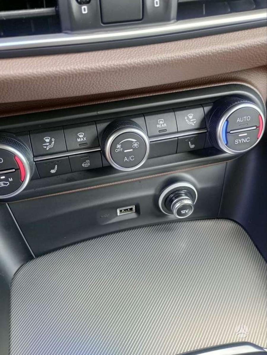 White Alfa Romeo Stelvio 2021 in Kaunas, with an engine capacity of 2.14 L and mileage of 237 thousand km for 13150 €, photo 21 on AUTOMOTO.COM.LV