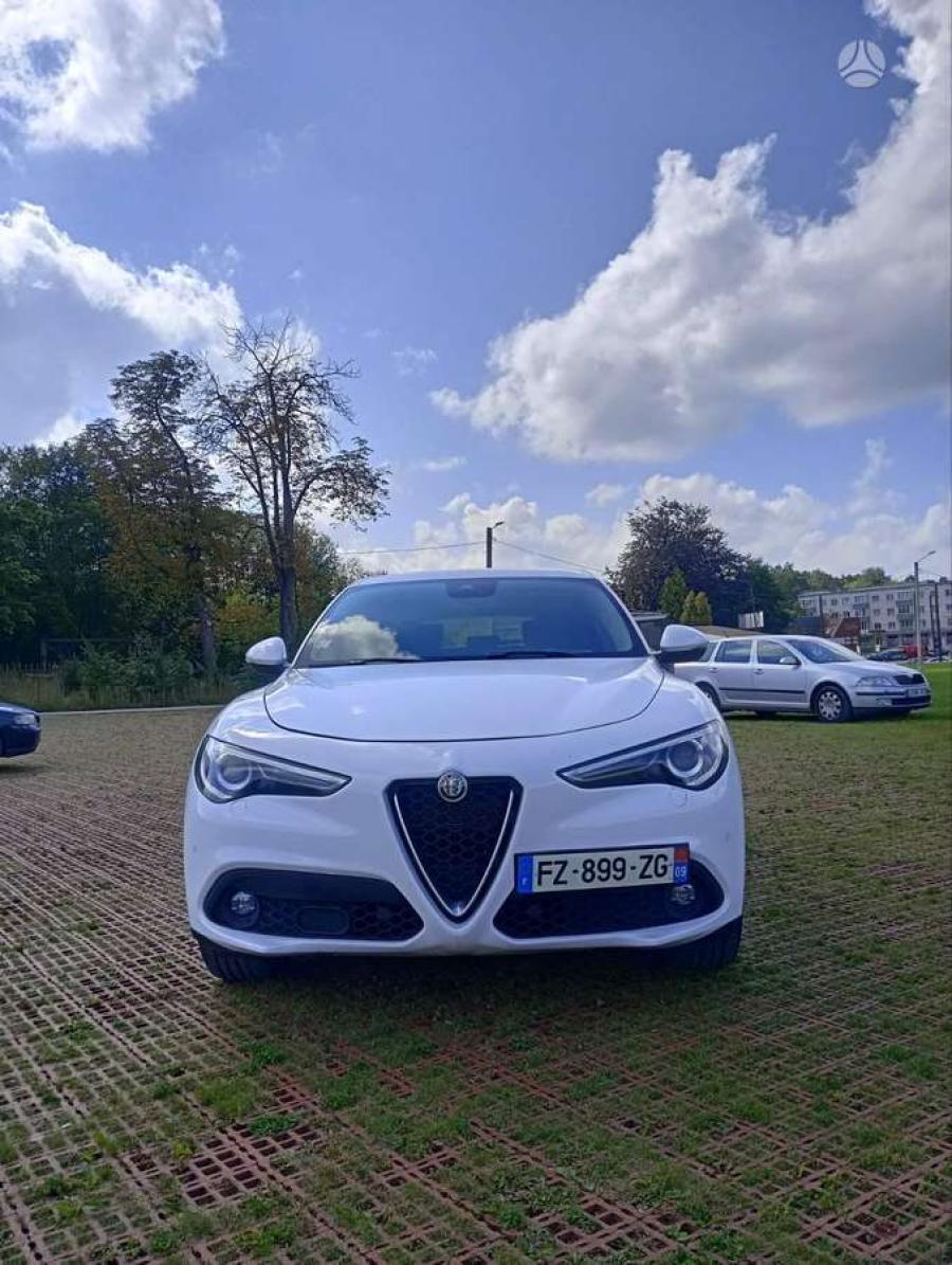 White Alfa Romeo Stelvio 2021 in Kaunas, with an engine capacity of 2.14 L and mileage of 237 thousand km for 13150 €, photo 3 on AUTOMOTO.COM.LV
