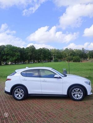 White Alfa Romeo Stelvio 2021 in Kaunas, with an engine capacity of 2.14 L and mileage of 237 thousand km for 13150 €, photo 5 on AUTOMOTO.COM.LV